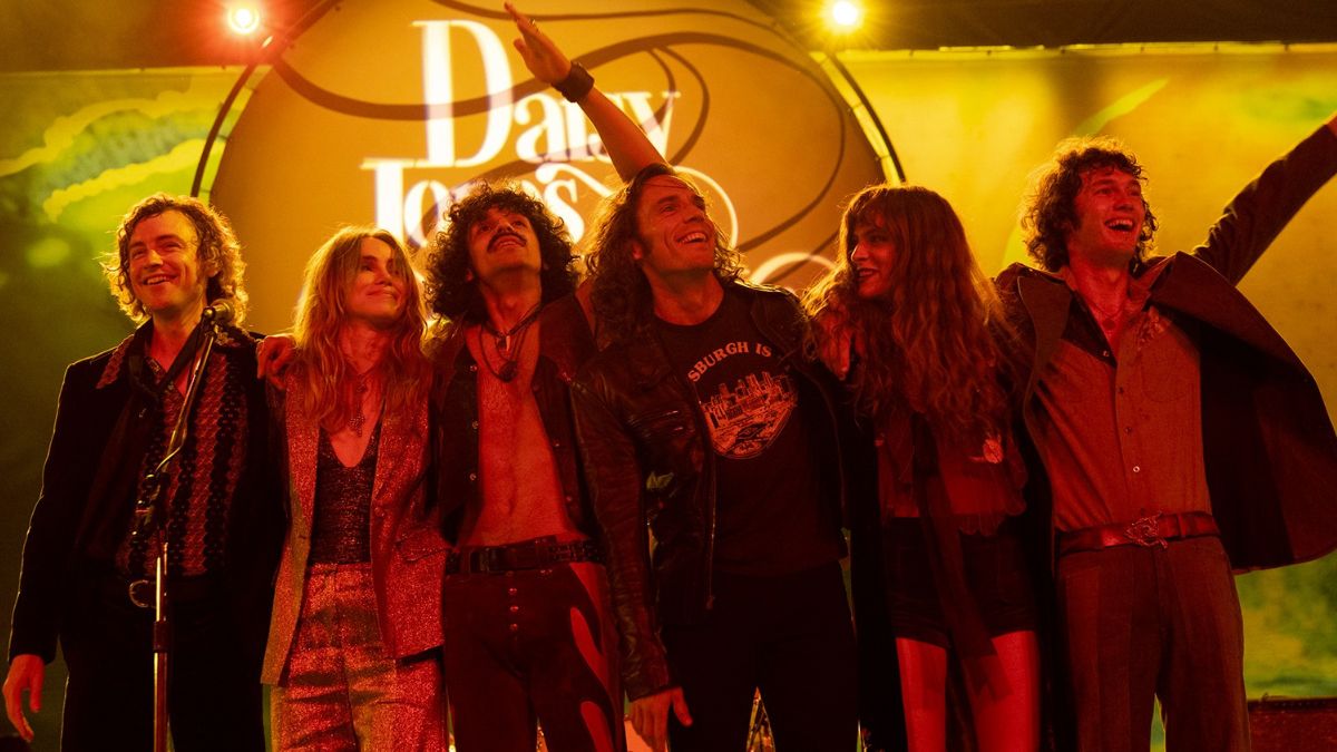 Conheça Daisy Jones & The Six: banda fictícia de rock setentista que ...
