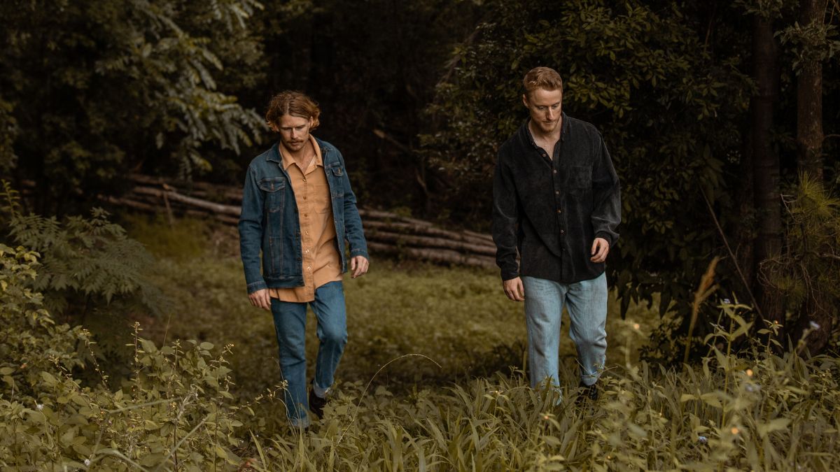 Hollow Coves dá nova roupagem a músicas de sucesso em ‘Reimagined, Vol ...